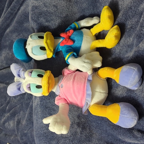 Disney | Toys | Disney Store Donald Duck And Daisy Duck Stuffed Set ...